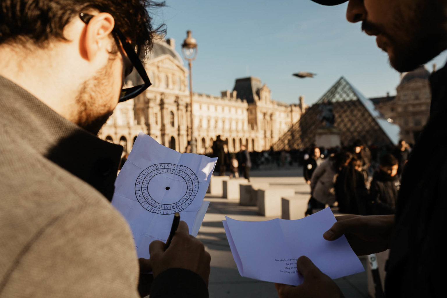 Epic scavenger hunt proposal in Paris