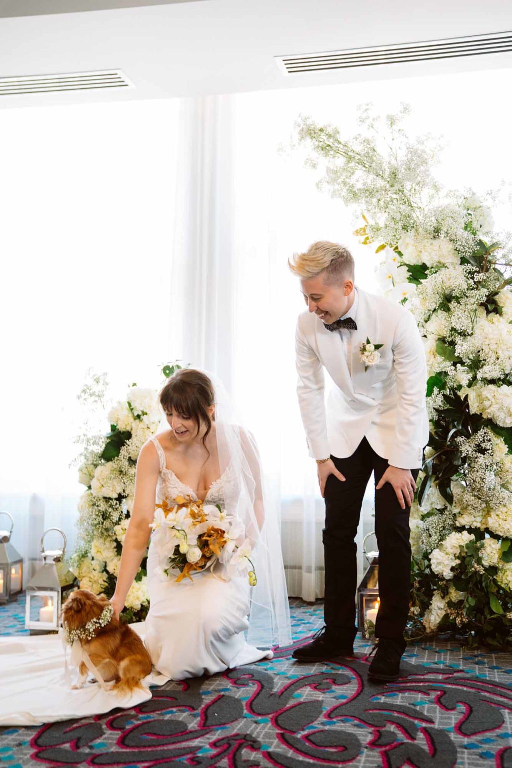 Portland elopement inspiration with city views, white florals and puppy ...