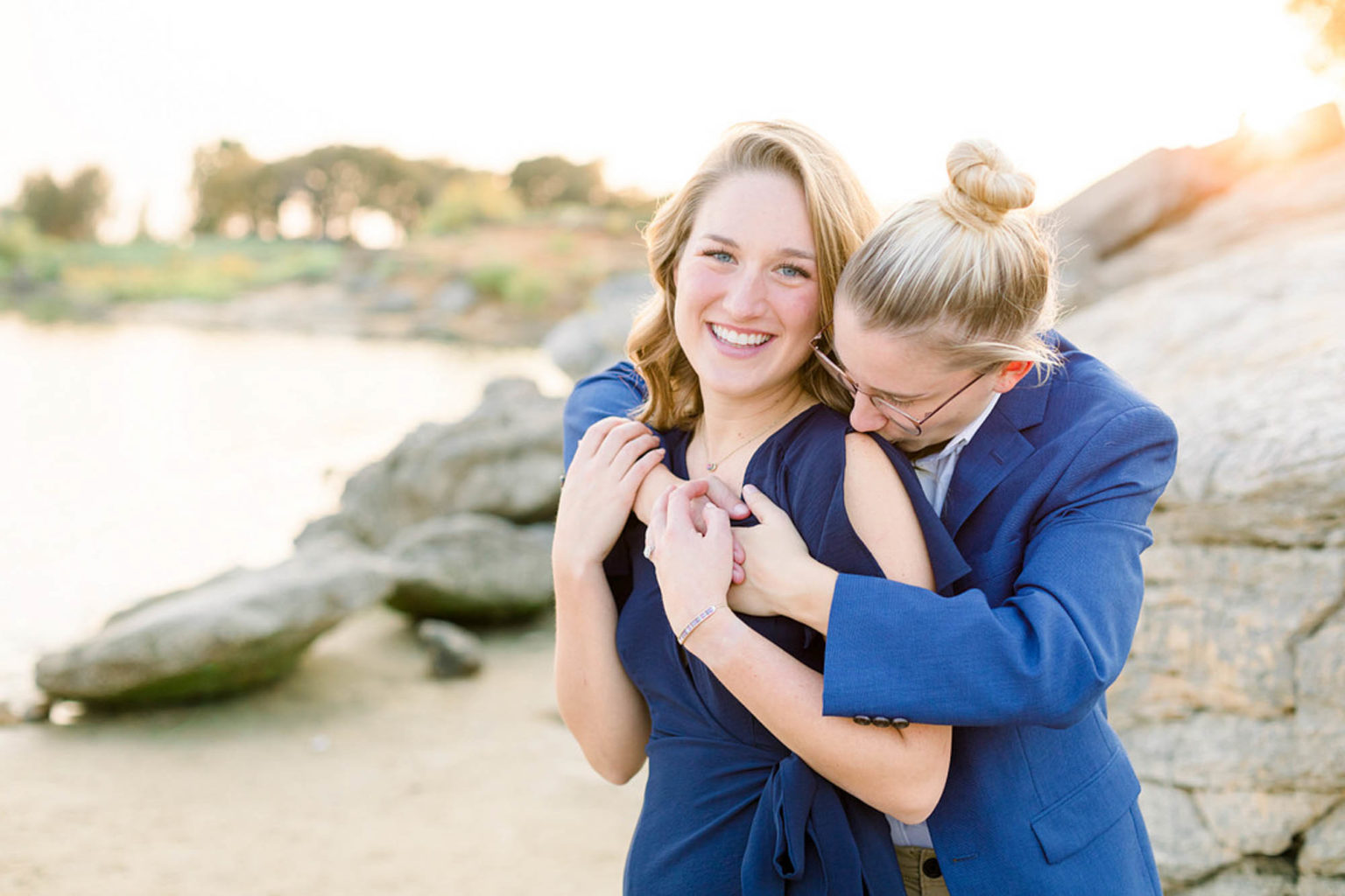 Autumn engagement session in Texas with joyful photos in the lake