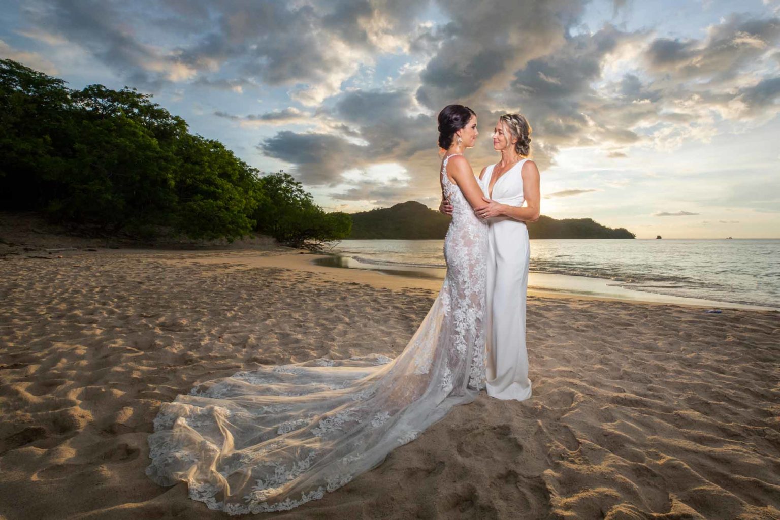 Lucky contest winners have their dream wedding in Costa Rica