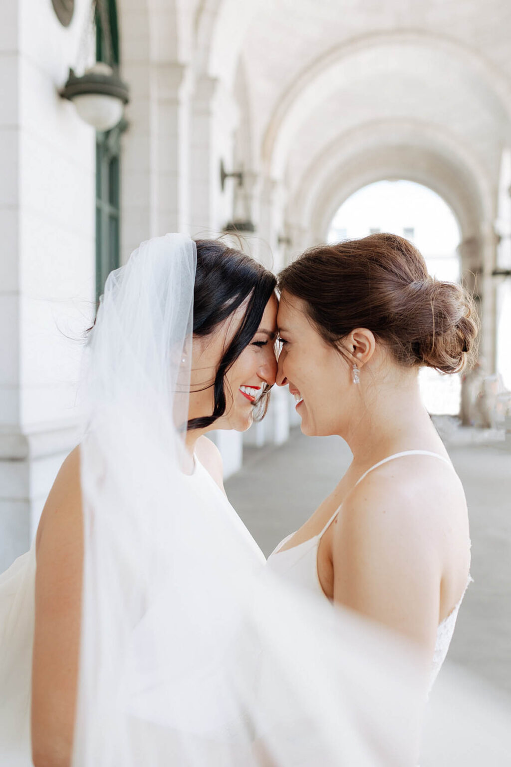 These two brides met on Bumble and had a summer wedding with a live ...