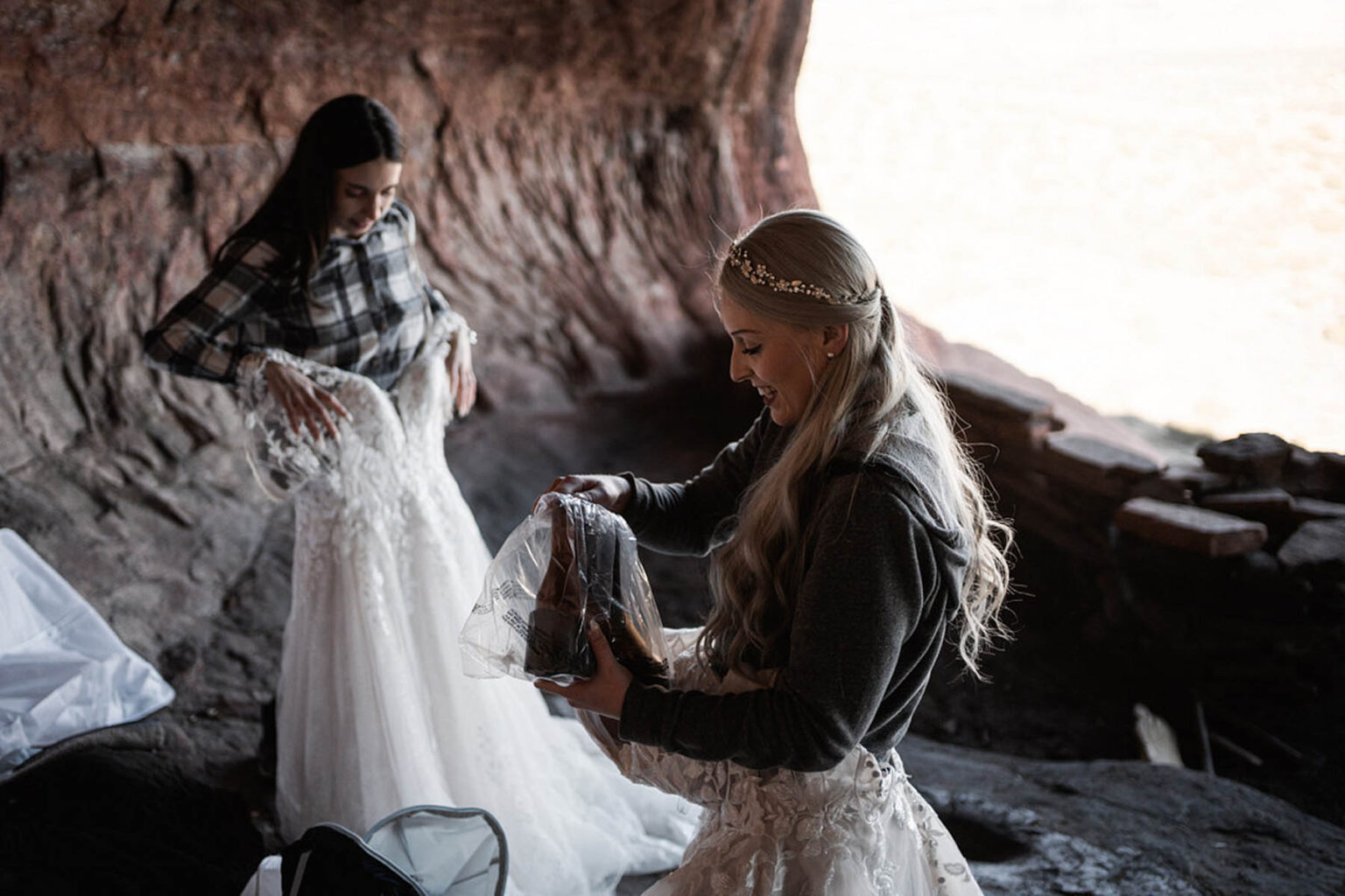 A hidden cave desert elopement in Sedona, Arizona, with matching vow ...