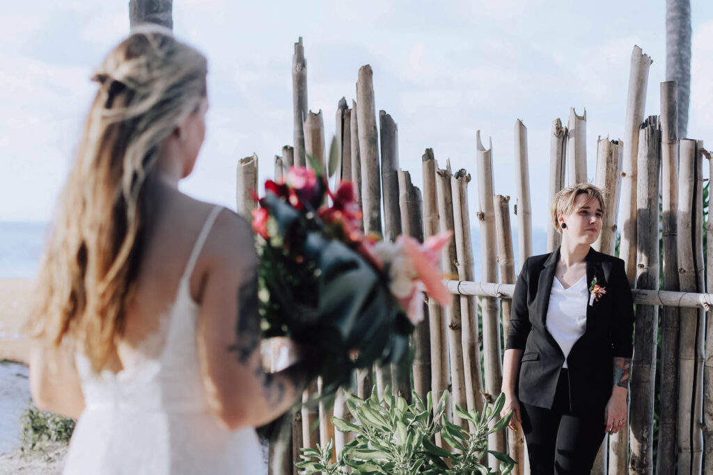 These lesbian brides met on Tinder and married in a destination ...