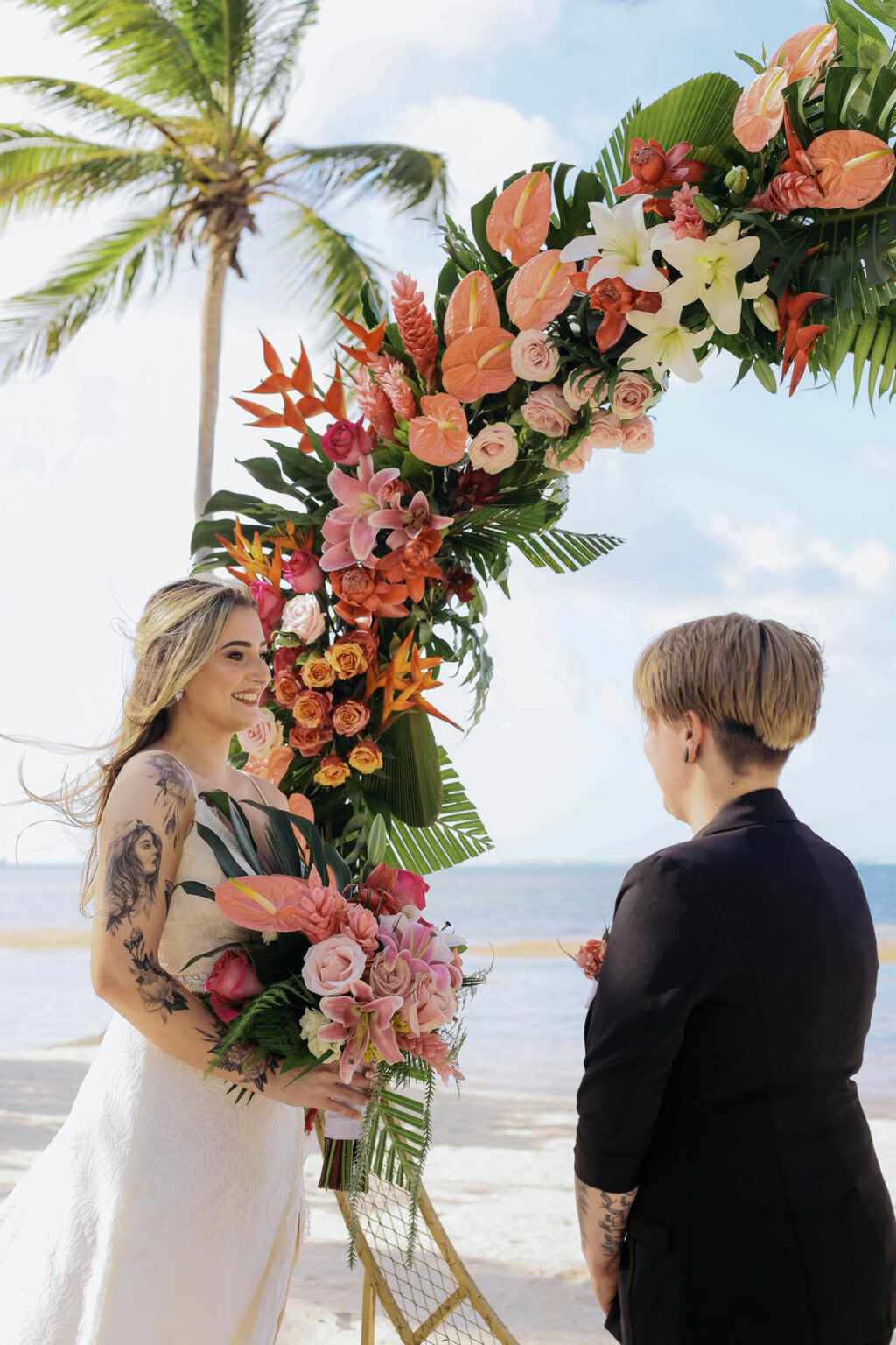 These lesbian brides met on Tinder and married in a destination ...