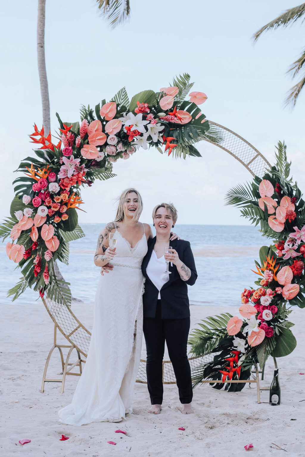 These lesbian brides met on Tinder and married in a destination ...