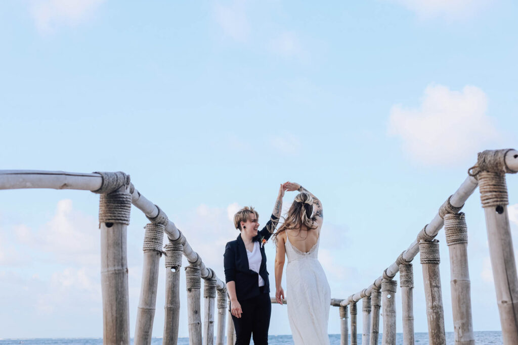 These lesbian brides met on Tinder and married in a destination ...
