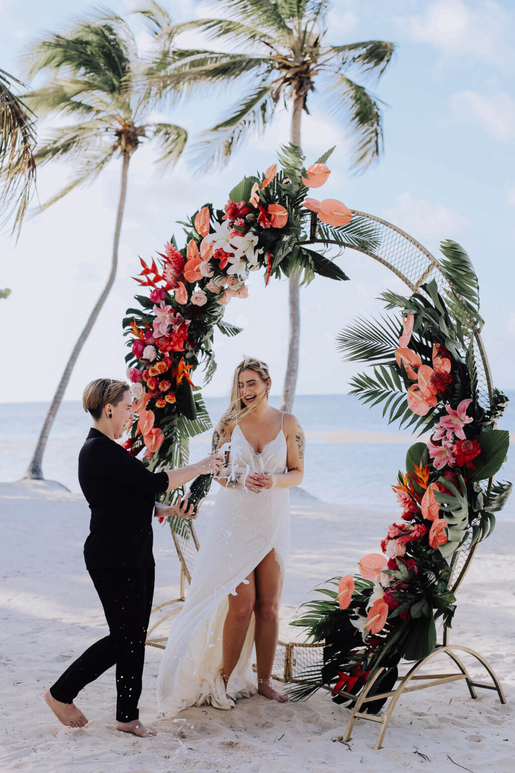 These lesbian brides met on Tinder and married in a destination ...