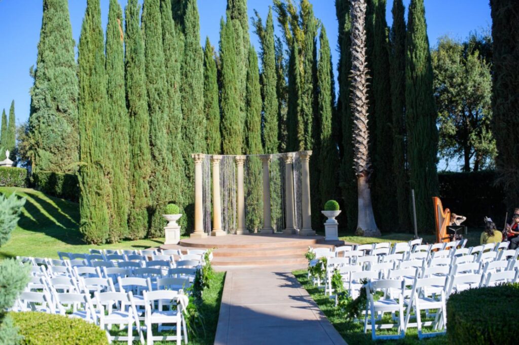 This Great Gatsby wedding in Walnut Grove, California, featured a ...